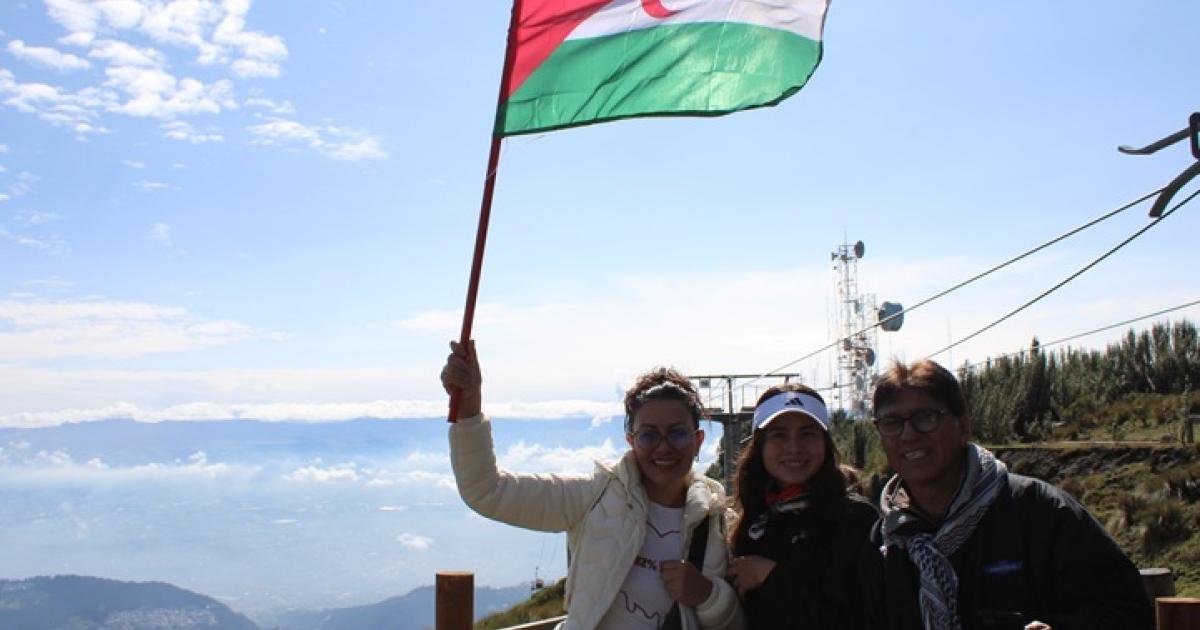 Bandera de la RASD flamea a cuatro mil metros de altura en cumbre ...